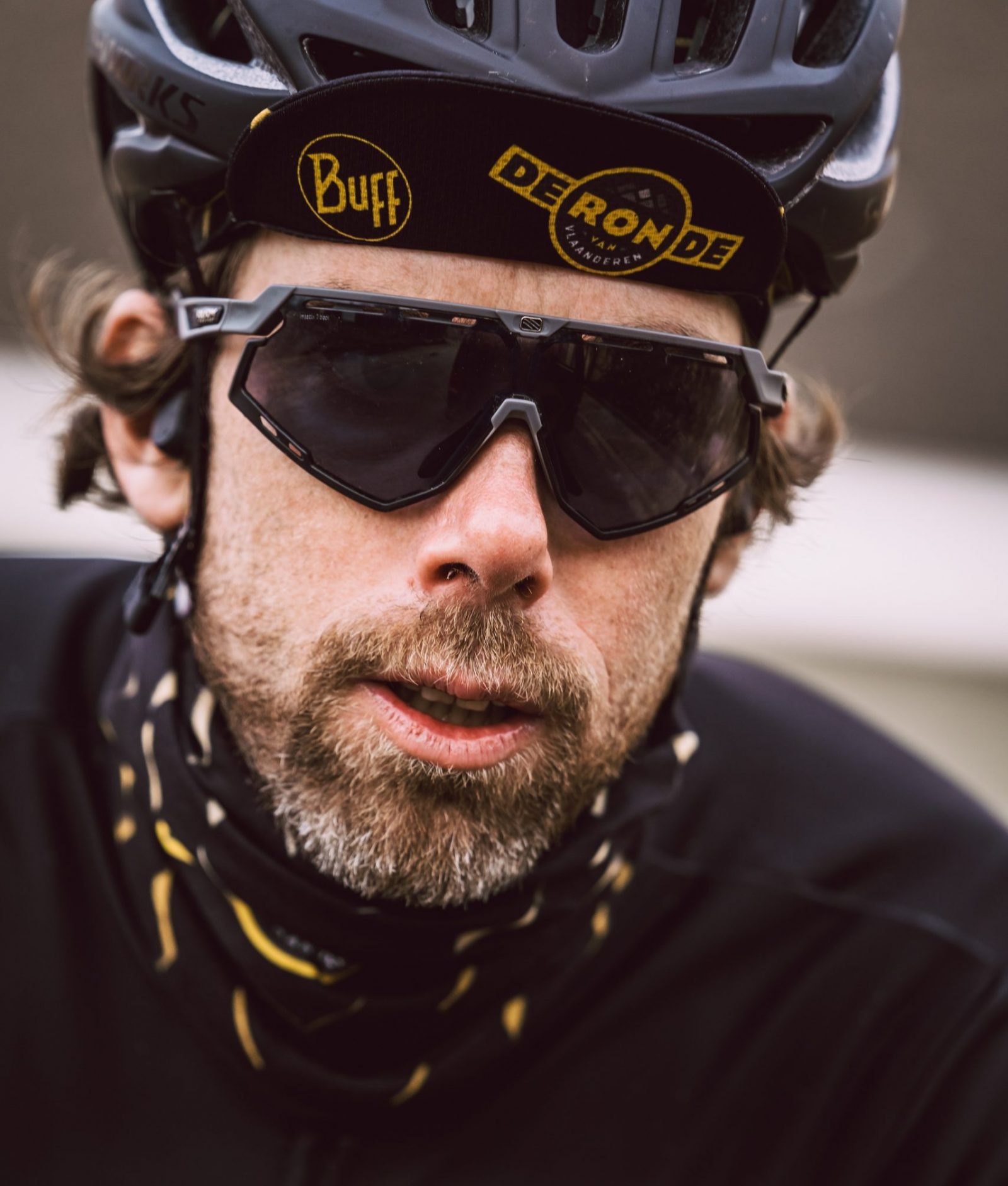 BUFF creates caps and more for the Tour of Flanders cycling race ...